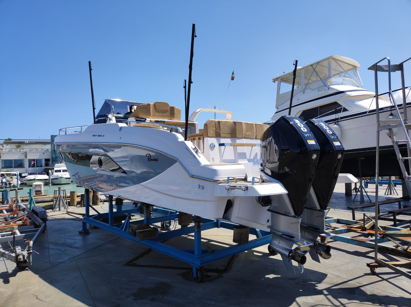 RANIERI INTERNATIONAL NEXT 330 LX 2023 - Studio Due Nautica - Vendita ...